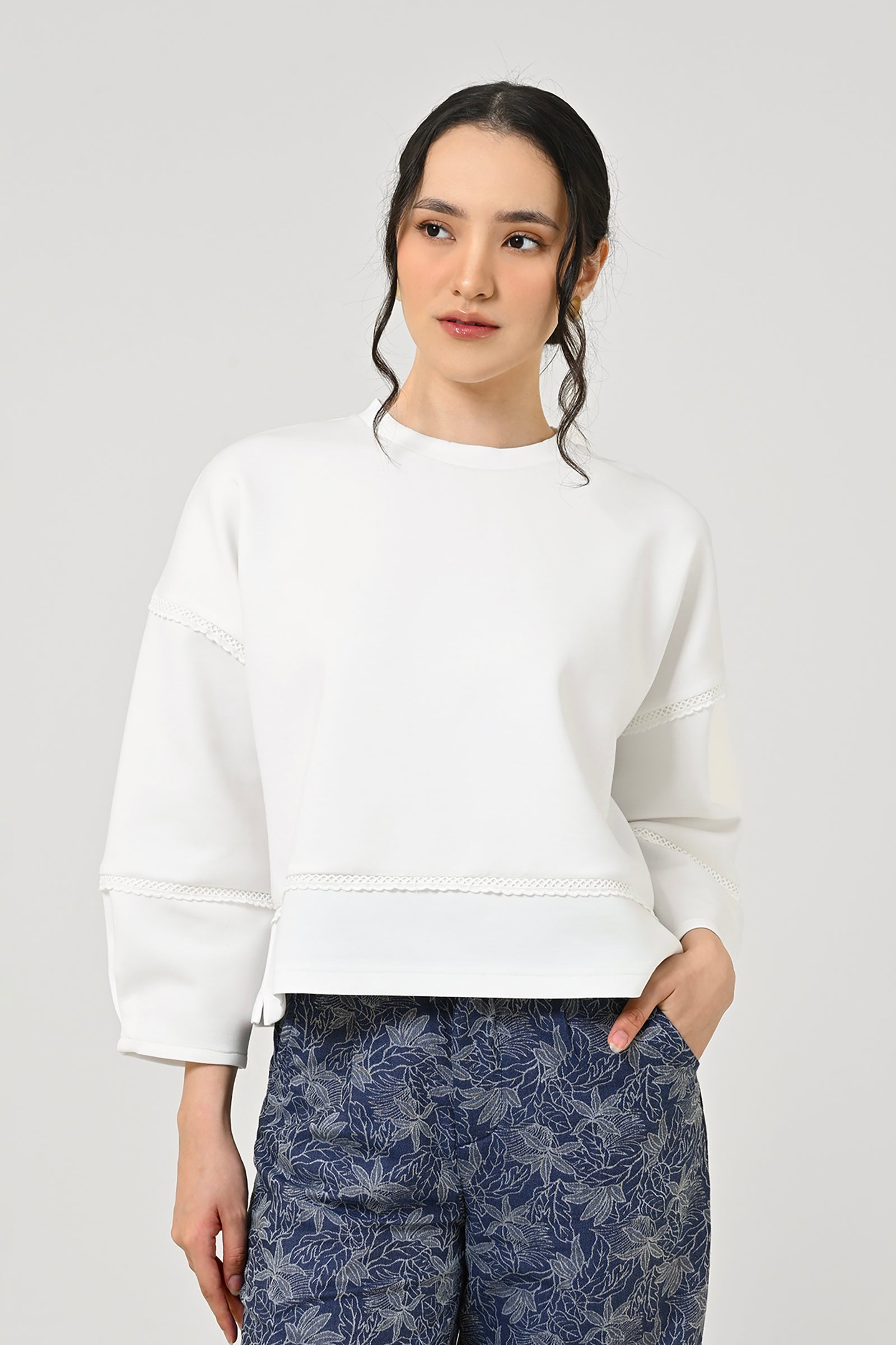 LEUVIA TOP – GEULIS